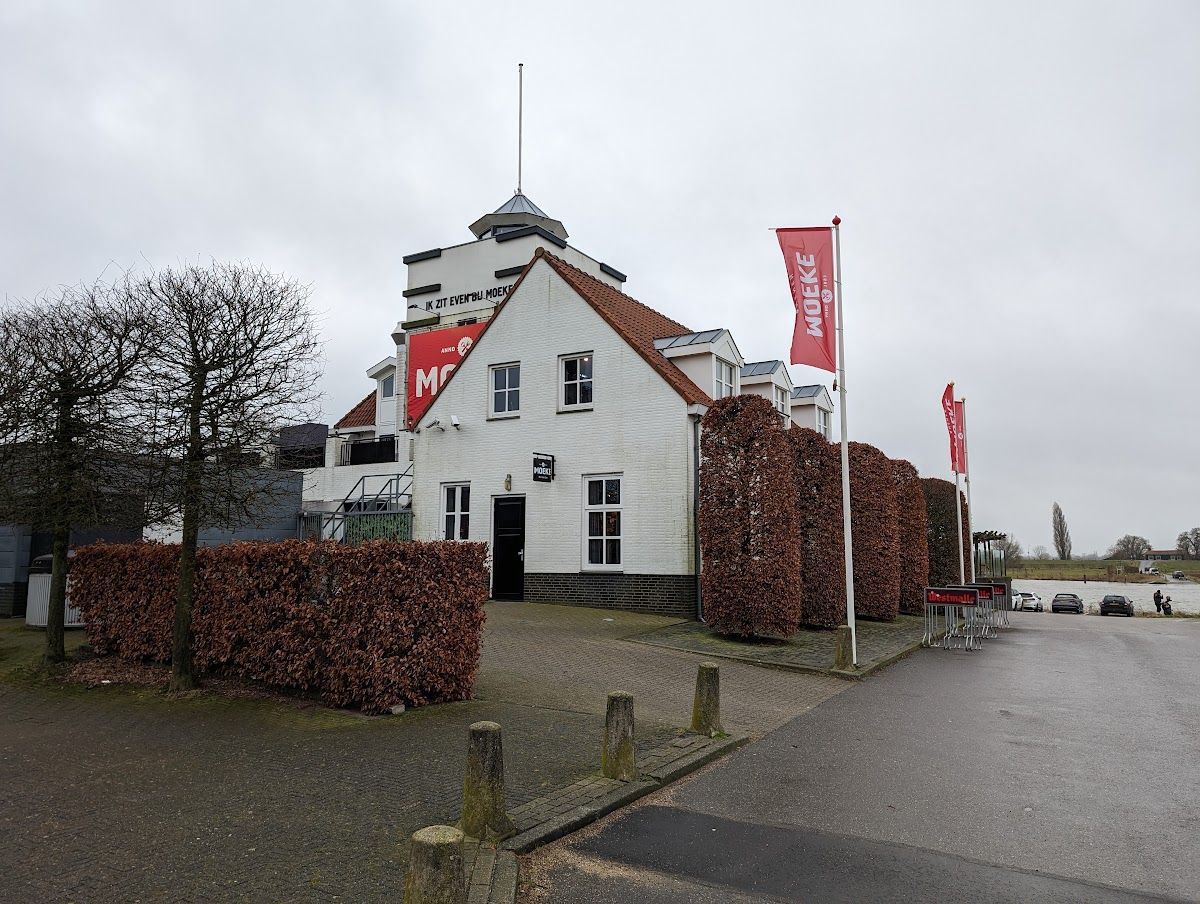 Moeke Rhenen - Uit Met Kinderen