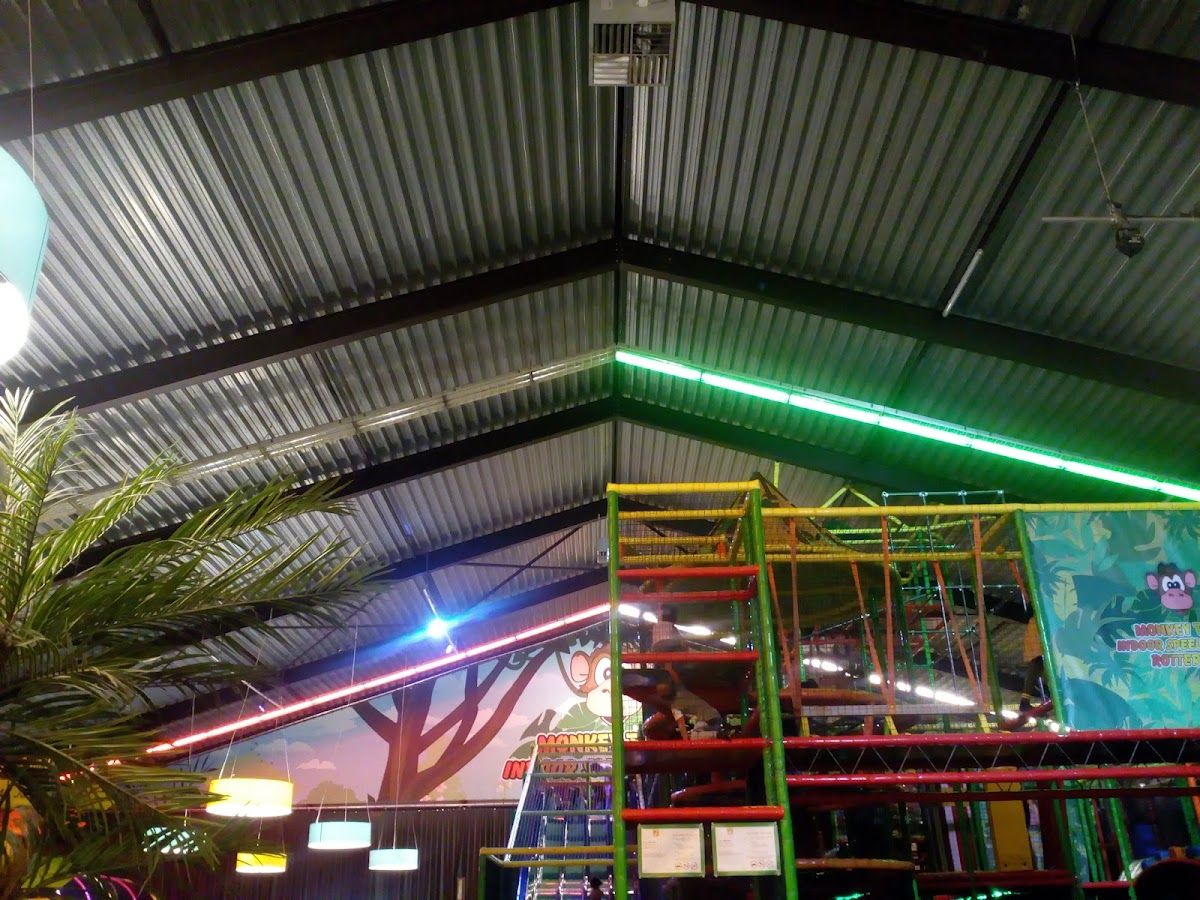 Monkey Town Rotterdam - Uit Met Kinderen
